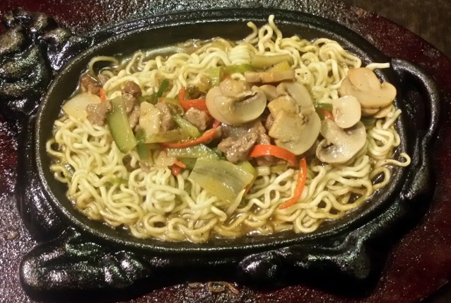What's Up: Sluurp, Gurih Hangat! Indomie Blackpepper dengan Topping ...