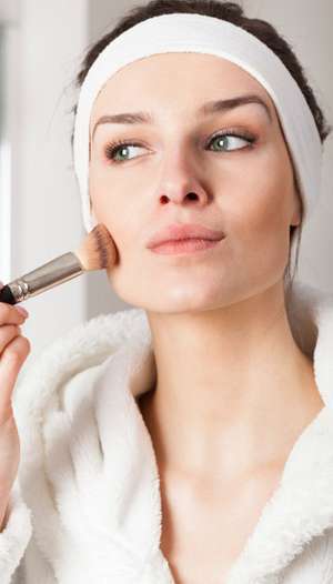 Memakai Primer Sebelum Alas Bedak, Apa Manfaatnya?