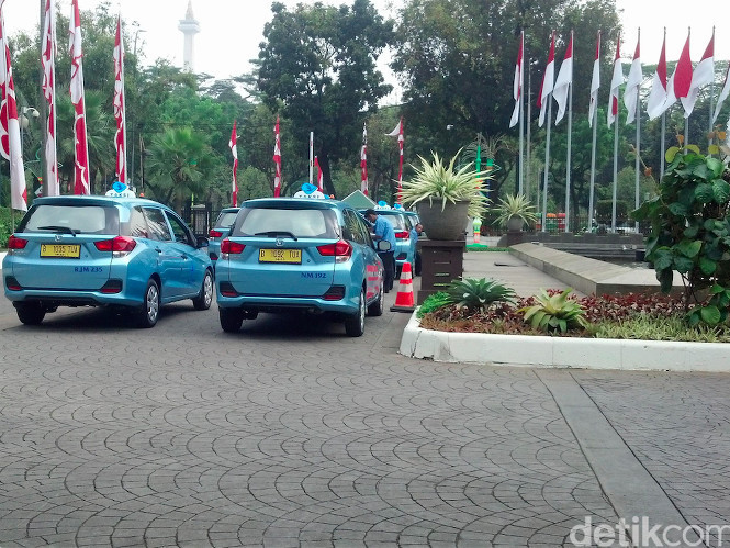 'Merek Mobil Apa Sih yang Enggak Jadi Taksi?'
