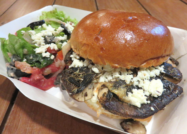 Judas Kitchen: Yummy! Burger Sehat dengan Isian Jamur Portobello Gurih