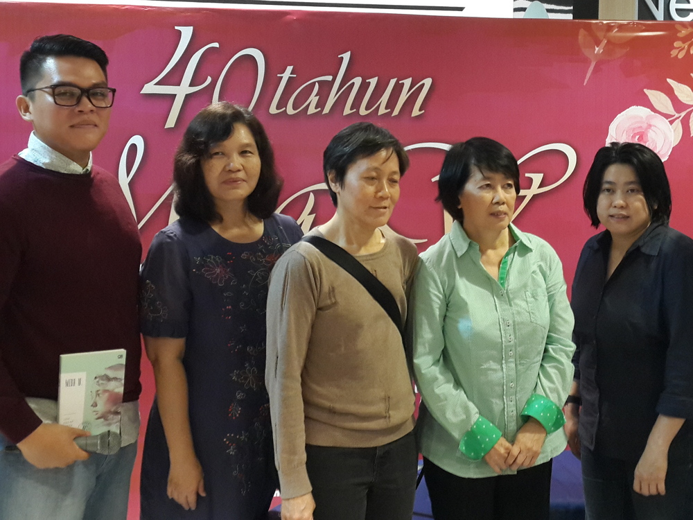 Mira W: "Menulis Itu Tak Ada Kata Pensiun"