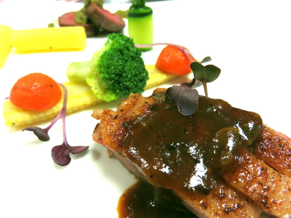 Tiramisu dengan Buah Cecenet yang Unik Disajikan Dalam Chef's Table