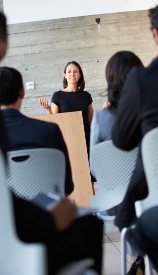 Cara Tampil Percaya Diri Saat Presentasi di Depan Banyak Orang