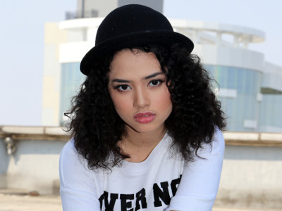 Dari Panggung Pencarian Bakat, Wizzy Akhirnya Dapat Kontrak Label