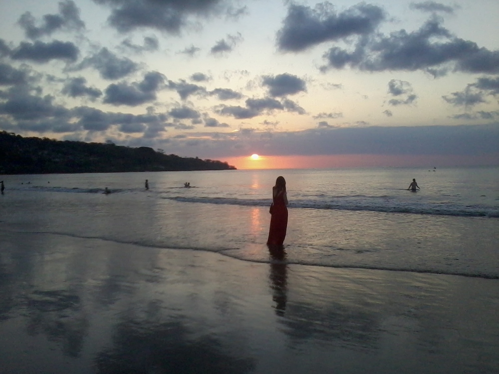 5 Alasan Kamu Mesti Nikmati Sunset di Jimbaran