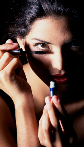 5 Tips Memakai Maskara untuk Pemula