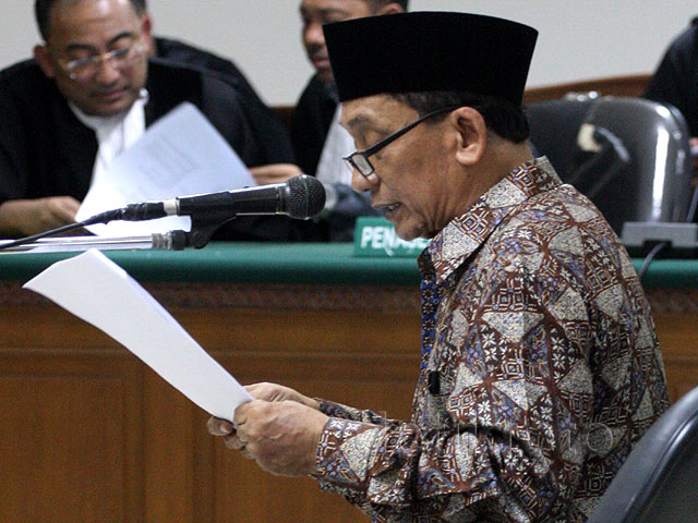 Fuad Amin Bacakan Pledoi