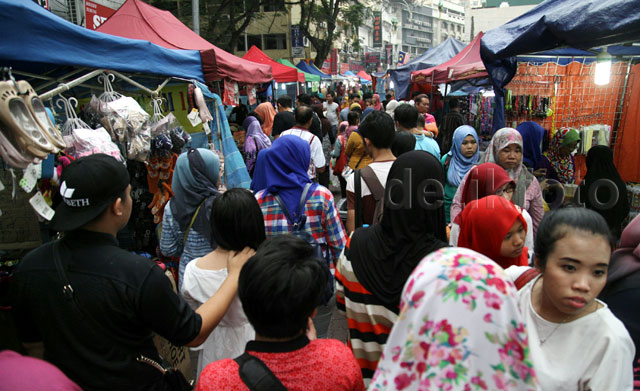 Ramainya Pasar Malam Terbesar di Kuala Lumpur