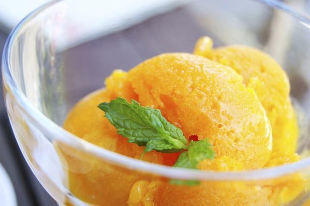 Mau Menikmati Dessert Segar? Buat Saja Orange Sorbet Praktis Ini