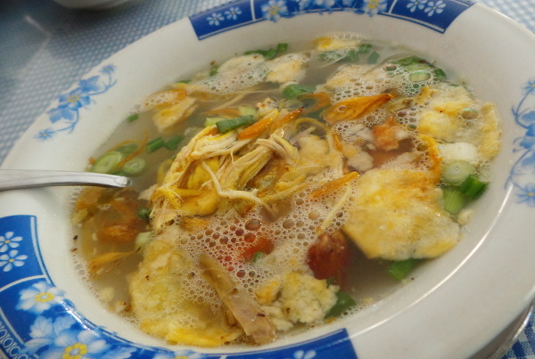 Soto Sadang Asli: Soto Bening Legendaris Asli Purwakarta di Tepi Rel KA