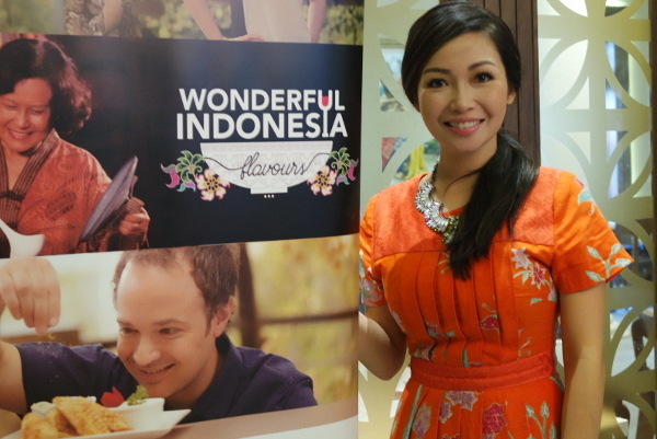 Chef Rinrin Marinka dan Dua Chef Australia Berkreasi Membuat Sinole
