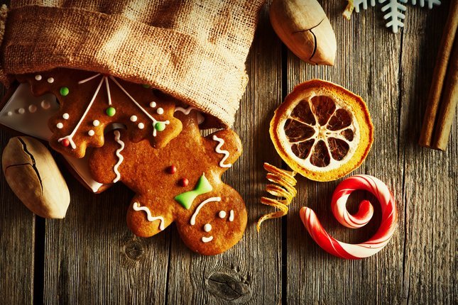 Ini Fakta Unik Permen Tongkat dan Fruitcake khas Natal