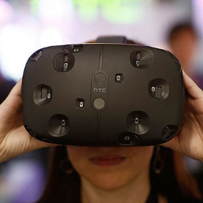 HTC Bawa Headset Virtual Reality Keliling Warnet
