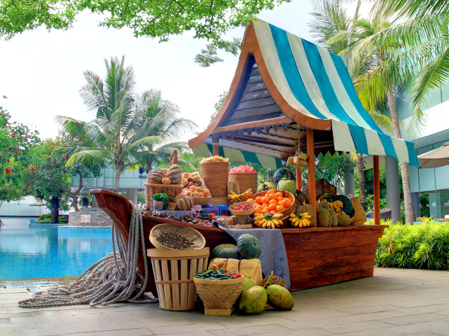 Serunya Menikmati Takjil dan Ragam Buah Tropis di 'Pasar Apung Cikini'