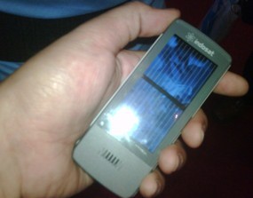 Indosat Luncurkan Ponsel Bertenaga Surya Pertama di Indonesia