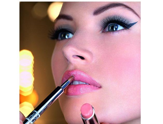 Touch up Make Up Untuk Tampil Lebih Mantap