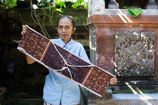 Tenun Gringsing Kekayaan Leluhur Desa Adat Tenganan