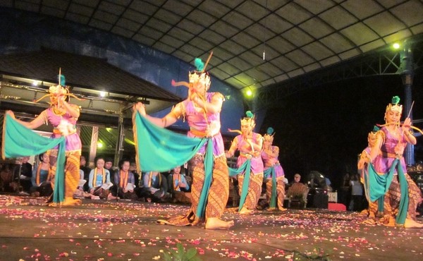 Tari Klasik Kraton Surakarta: Suguhan ala Bangsawan
