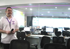 Mengintip Pusat Pemantau Jaringan Axis