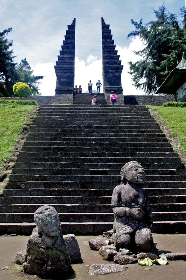 Candi Cetho: Nuansa Bali di Tanah Jawa
