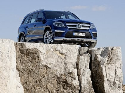 Mercy GL-Class, Serasa Offroad Pakai Sedan Mewah