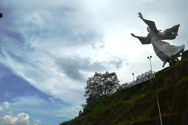 Patung Yesus Memberkati di Manado, Saingannya Brazil