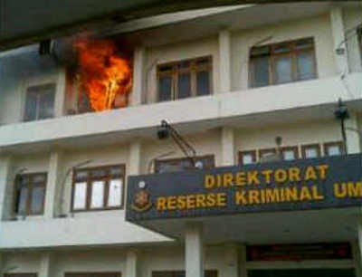 Gedung Polda Jatim Lantai Tiga Terbakar