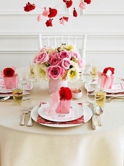 Mau Dinner Berdua? 7 Ide Tata Meja Ini Bisa Jadi Inspirasi - Halaman 14