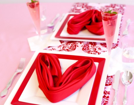 Mau Dinner Berdua? 7 Ide Tata Meja Ini Bisa Jadi Inspirasi - Halaman 9