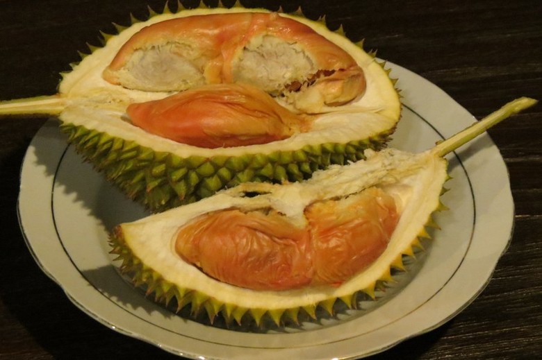 Unik, Ada Durian Merah di Banyuwangi