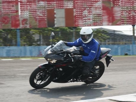 5 Rahasia Yamaha R25, Superbike untuk Harian - Halaman 9