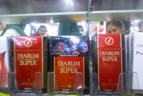 Gambar Seram di Mata Perempuan Perokok: Jijik, Iyuh Banget!