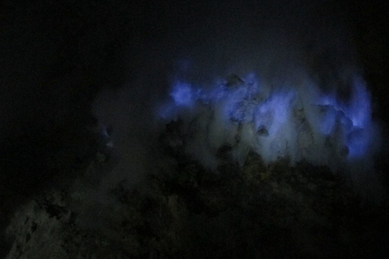 Rahasia Api Biru Kawah Ijen yang Mungkin Anda Belum Tahu