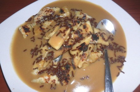 Lowe Goreng dan Es Pisang Ijo, Kreasi Pisang Khas Palu dan Makassar ...