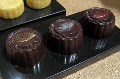 Bosan dengan Mooncake Biasa? Yuk, Bikin Mooncake Cokelat Praline!