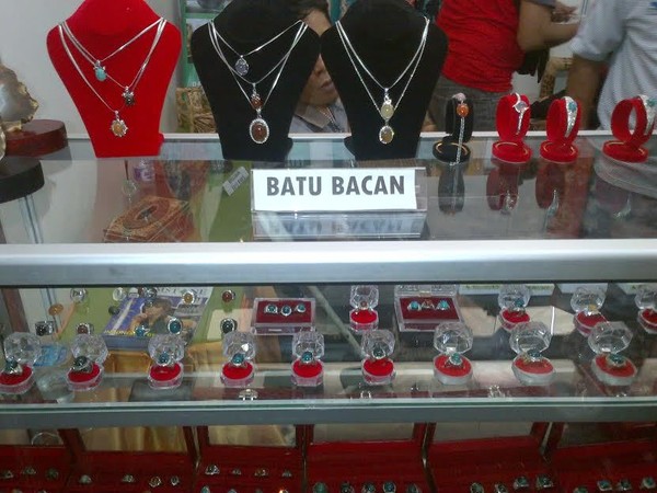 Batu Bacan Merah Halmahera