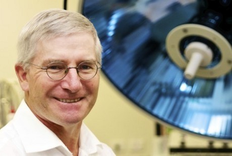 Sosok Prof MacDonald, Ahli di Balik 'Jantung Dalam Kotak'