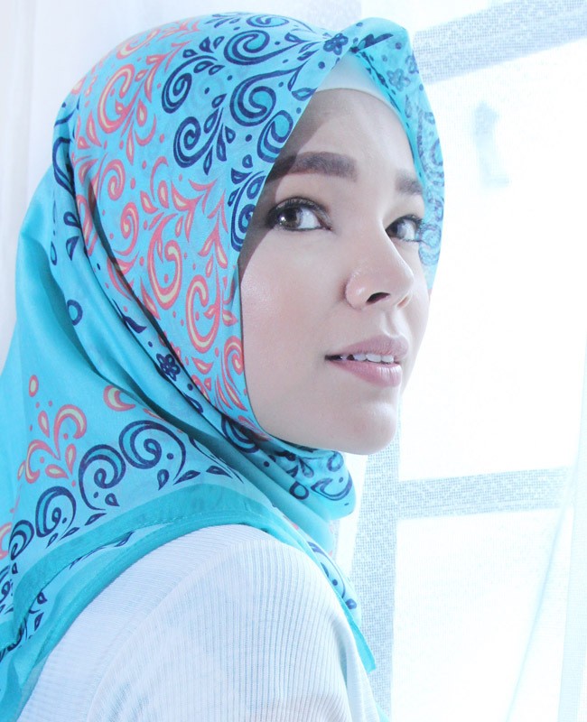 Gaya Jilbabnya Jadi Tren Dewi Sandra Terinspirasi Dari Ibu Mertua