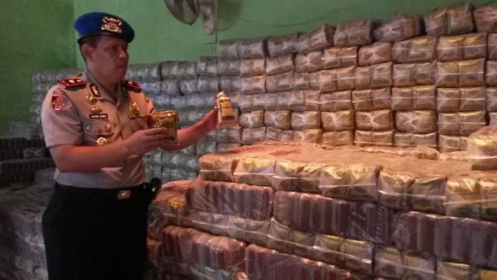 Digerebek, Pabrik Saus di Bandung Ini Pakai Pewarna Tekstil Bukan Cabai ... Digerebek, Pabrik Saus di Bandung Ini Pakai Pewarna Tekstil Bukan Cabai ...