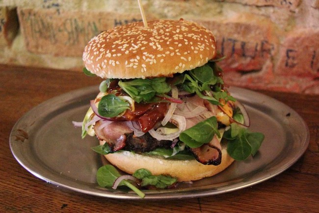 10 Restoran Ini Punya Burger Enak dan Unik yang Populer di Dunia (1 ...