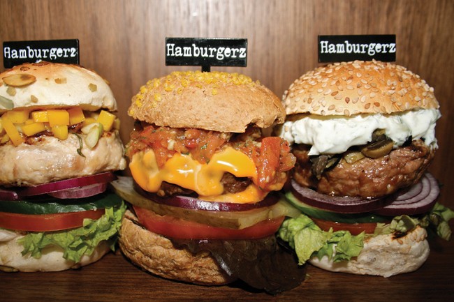 10 Restoran Ini Punya Burger Enak dan Unik yang Populer di Dunia (2)