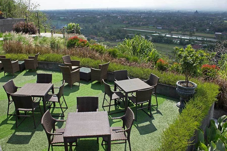 Resto Ini Tawarkan Wisatawan Pemandangan Terbaik ke Prambanan