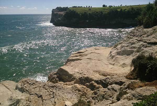 Pantai Klayar di Pacitan, dari Batu Sphinx hingga Seruling Samudera