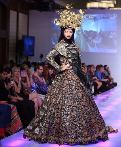 Sarah Azka Banjir Pujian Pakai Baju Karya Anniesa Hasibuan di NY