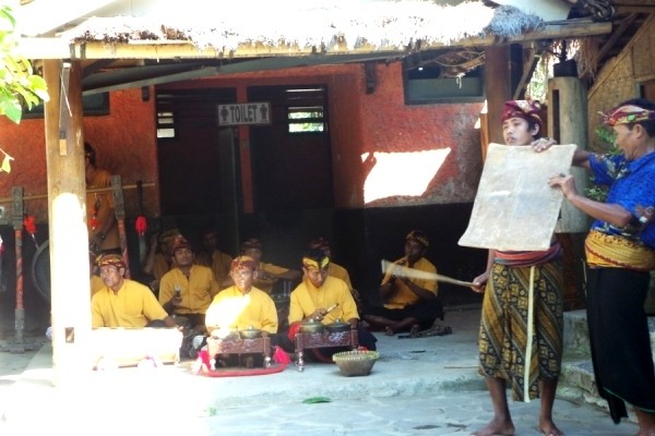 Tari Peresean, Bukti Kejantanan Pria Suku Sasak di Lombok
