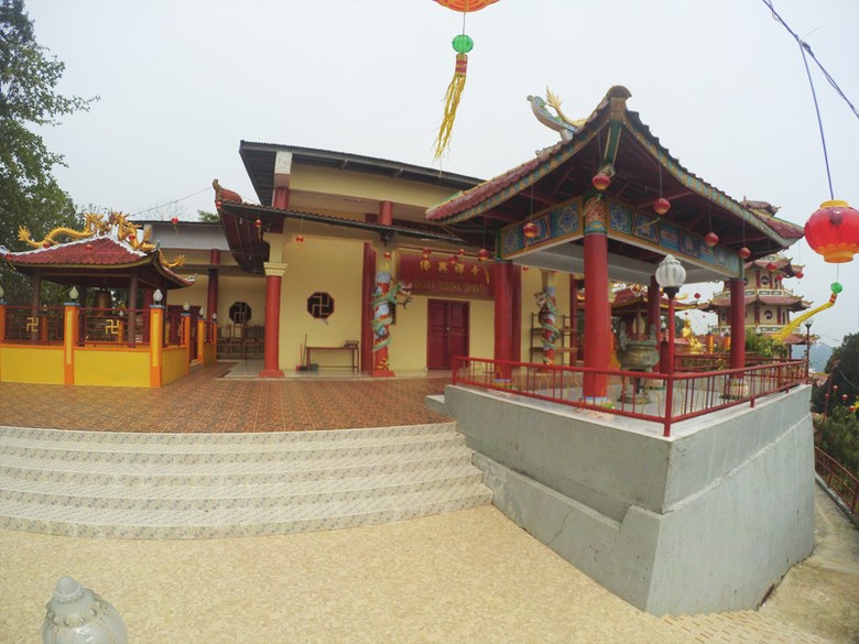 Indahnya Sorong dari Ketinggian, Lihatlah dari Vihara Ini