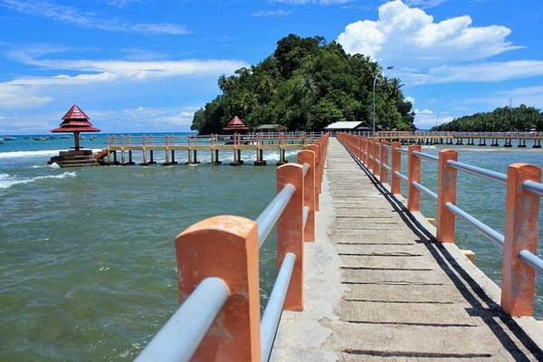 Potret Pantai Carocok Painan di Pesisir Selatan