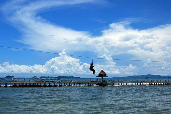 Potret Pantai Carocok Painan di Pesisir Selatan