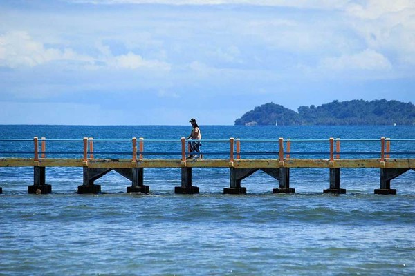 Potret Pantai Carocok Painan di Pesisir Selatan