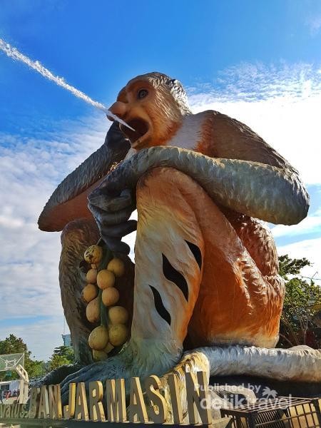 Banjarmasin, dari Patung Bekantan Hingga Pasar Terapung